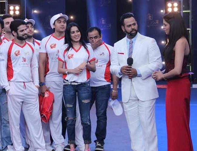 Andy calls Kamya Panjabi an imposter!