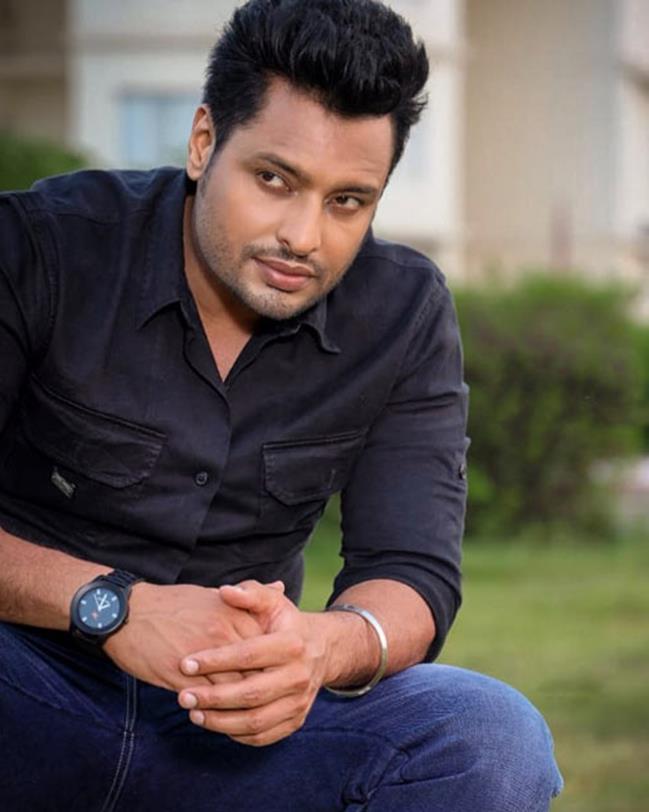 Dev Kharoad shares a throwback picture from Blackia, announces this!