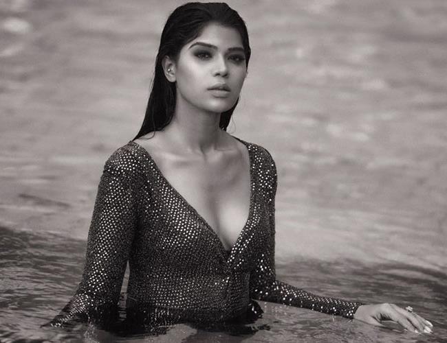 Introducing Khushi Shah as Sonal from the upcoming Gujarati Horror comedy Affraa Taffri