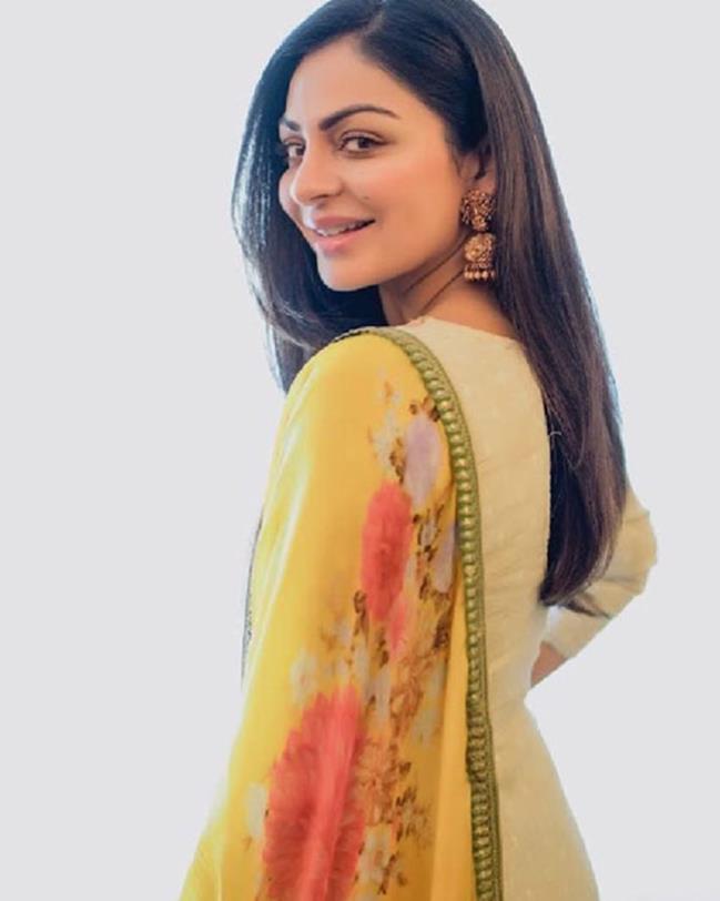 Meet the special person Neeru Bajwa was waiting for so long!