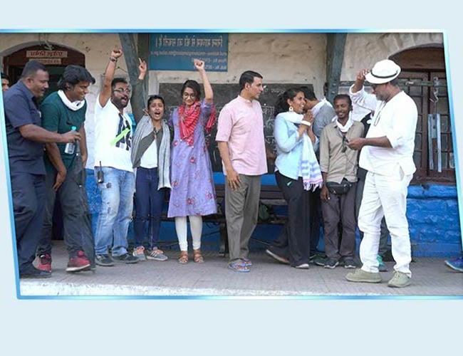'PadMan' or Prank Man? Watch the funny behind the scenes video