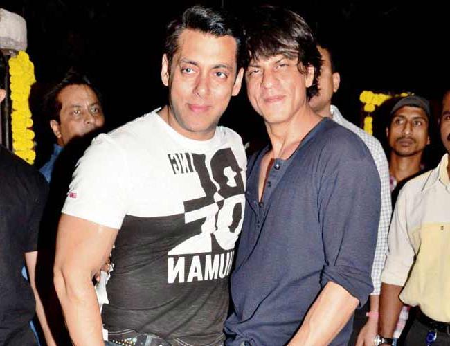Salman, SRK 'hug' the limelight at Arpita's mehendi