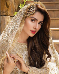 Aiza Khan Photos and Pictures