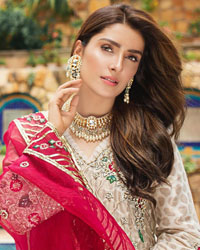 Aiza Khan Photos and Pictures