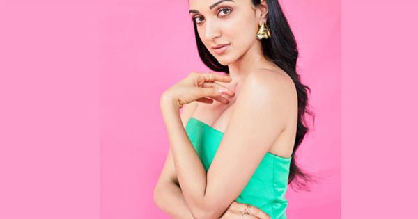 Kiara Advani's die hard fan carries her picture on the sets of KBC as ...
