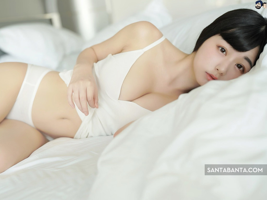 SantaBanta Wallpapers Emi Kurita